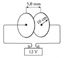 Sebuah kapasitor terdiri dari dua keping logam ber...